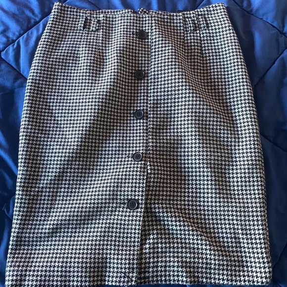 H&M | Skirts | Hm Houndstooth Skirt | Poshmark